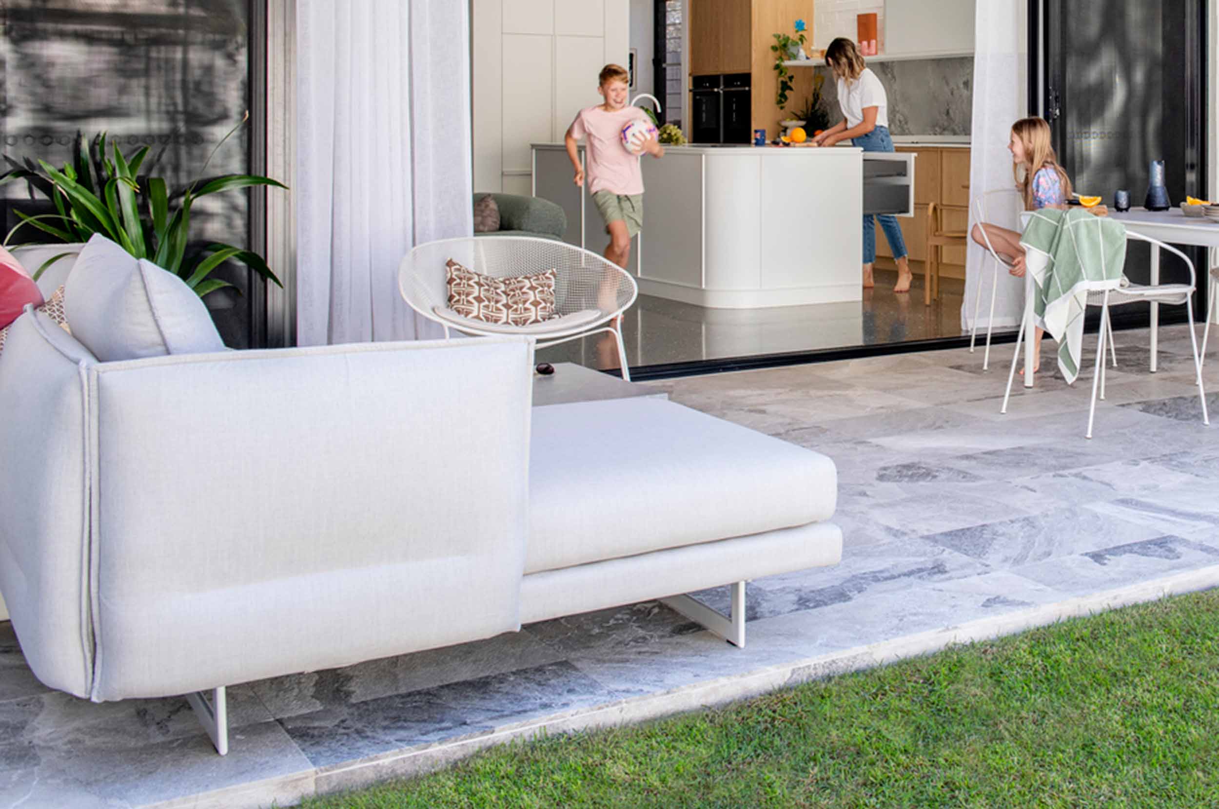 Zaza Outdoor Modular Sofa with Chaise and Deep Seats